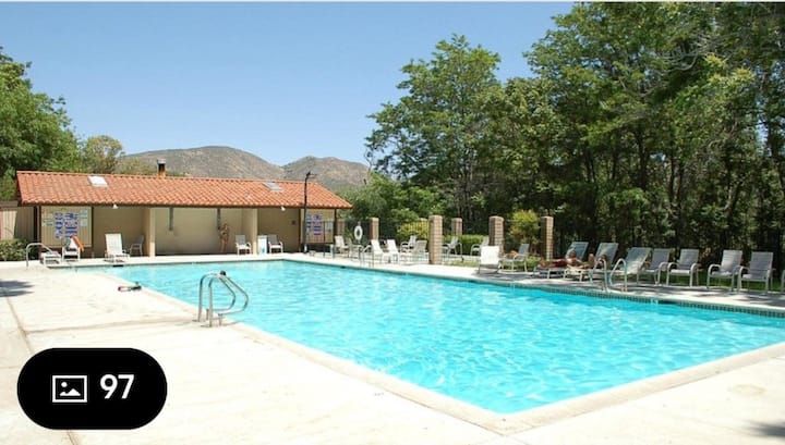 Resort Park Rv Camper - Magic Mountain, CA