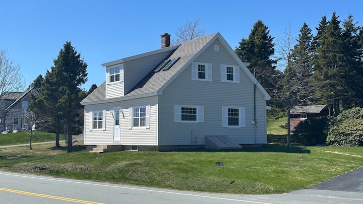 Cranberry Hill By The Sea - Lunenburg