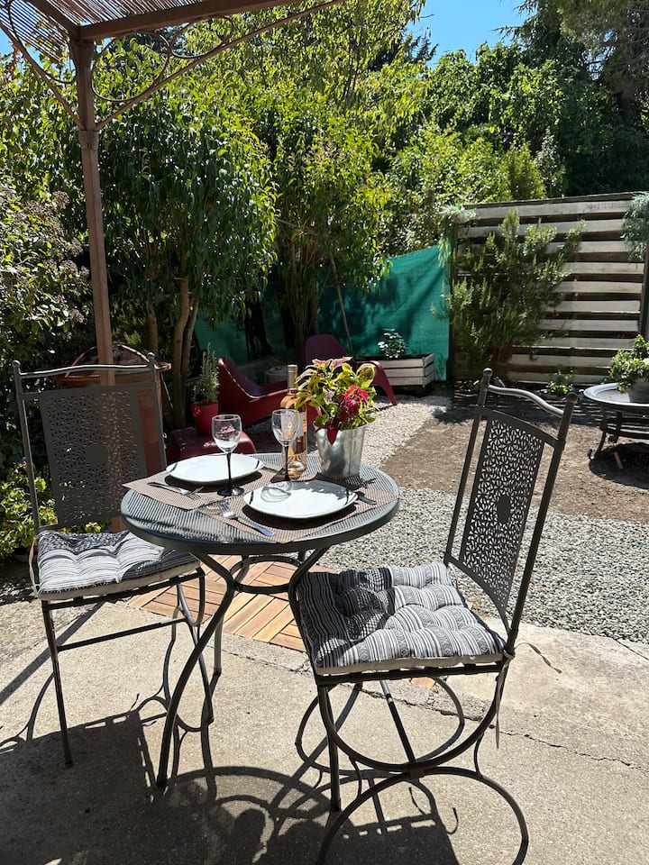 Aix, Maisonnette Avec Terrasse à L’ombre Et Jardin - Venelles