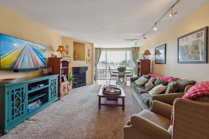Monthly Condo | Wifi + Gated Parking | Cable | W/d - Los Angeles, CA