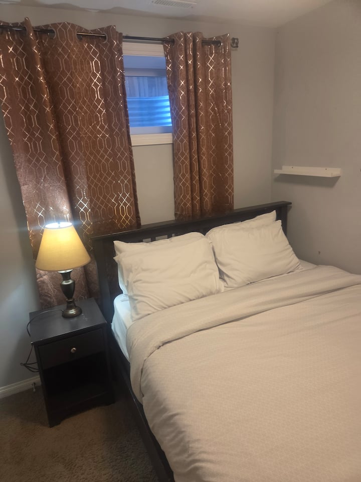 Home In Lethbridge.
Stay With Zinny
Basement Suite - 레스브리지