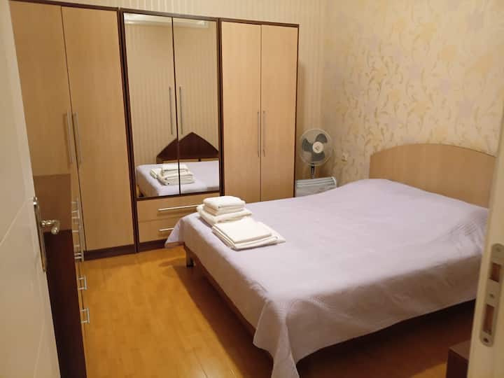 2 Bedroom, Central, Apartment, 5 Min To Beach - Batumi