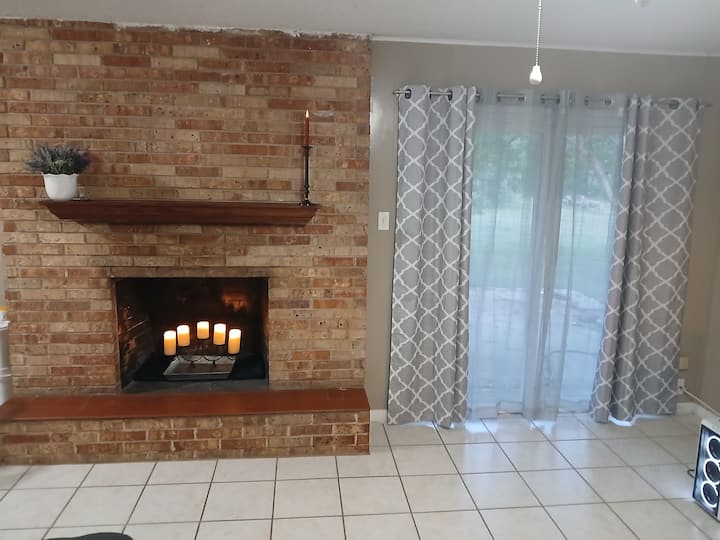 Serene Retreat Near Six Flags - Helotes, TX