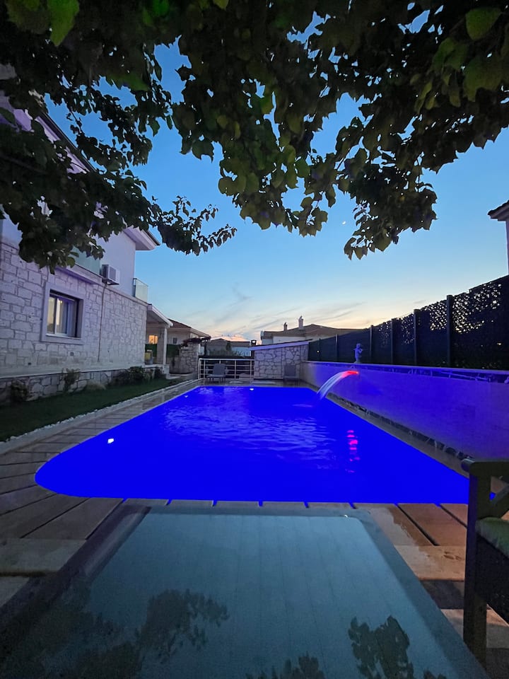 ÇEşme Reisdere’de Kiralık Villa - Alaçatı