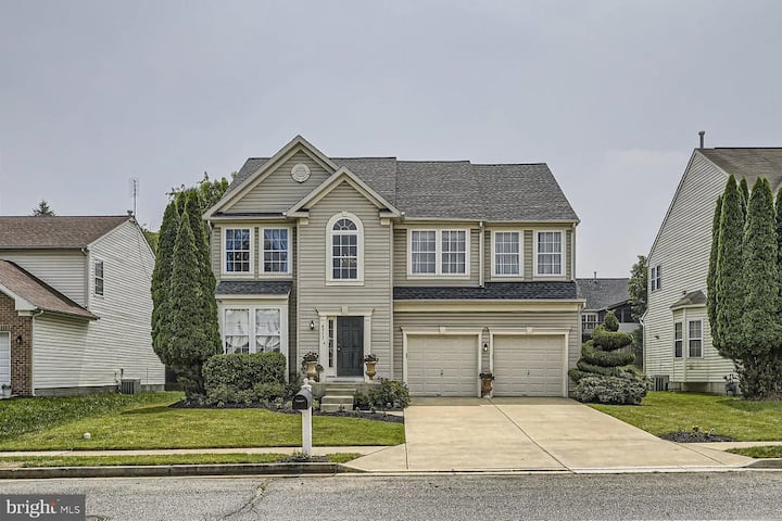 Elegant 5br Oasis •Heart Of Owings Mills Sleeps 12 - Owings Mills, MD