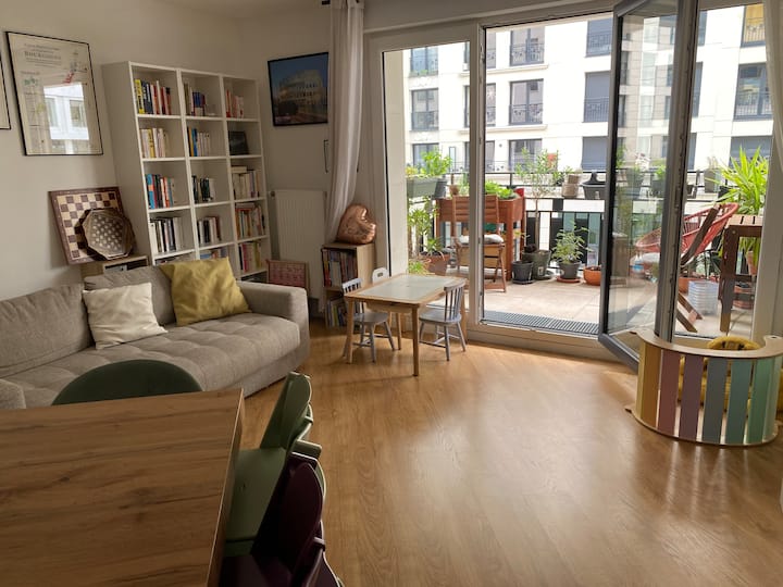 Un Balcon Ensoleillé Aux Docks - Saint-Ouen