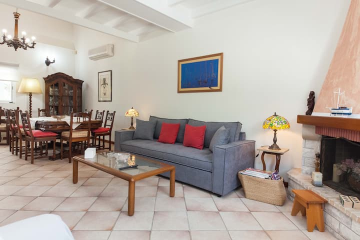 4 Bedroom Villa With Private Pool In Lagonisi - Grèce