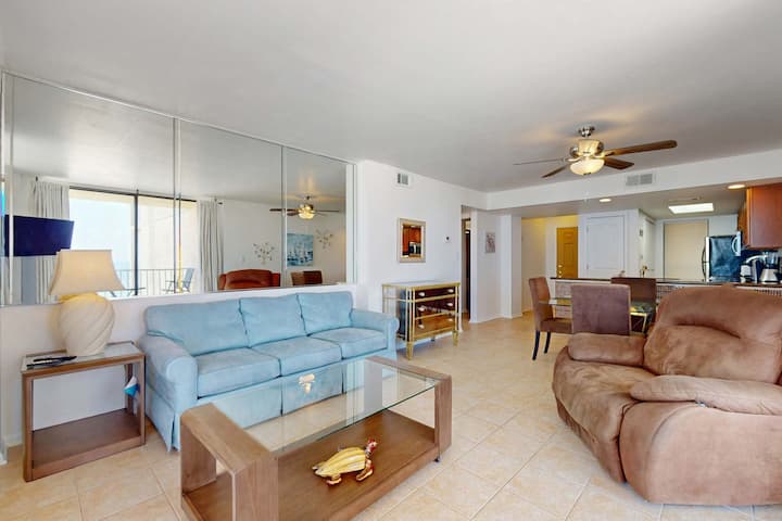 2 Br Condo With Shared Pool And Balcony - Gulf Shores, AL