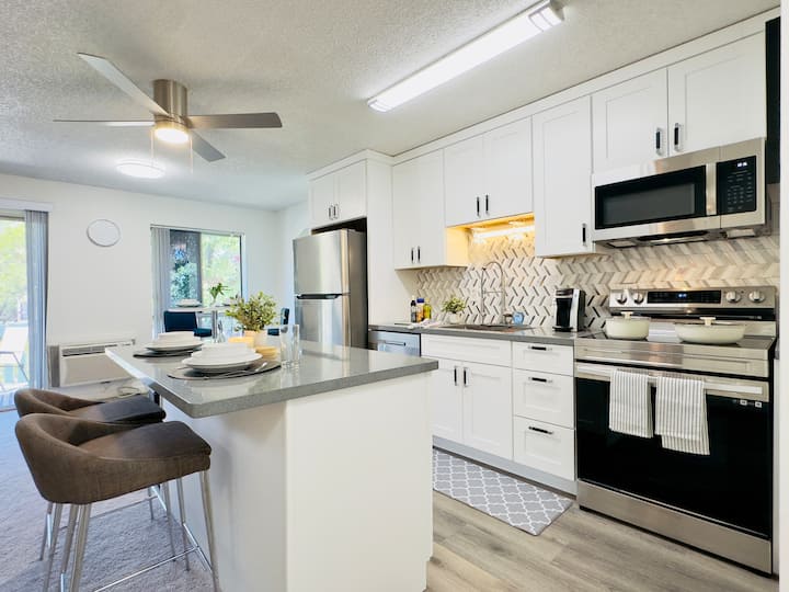 Modern 1br Condo In Concord | Full Kitchen | Ac - Pleasant Hill, CA