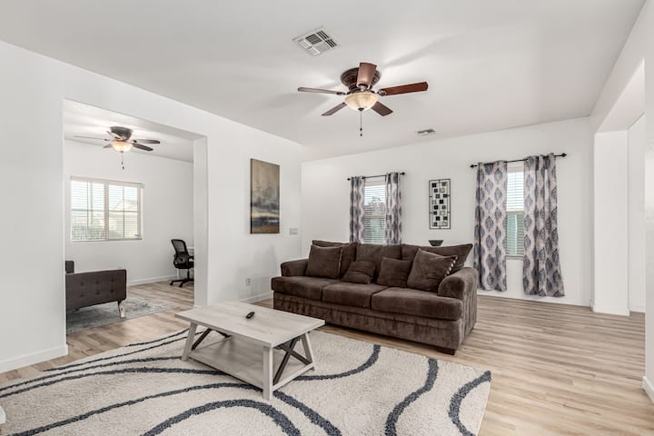 Desert Haven Hideaway - Buckeye, AZ