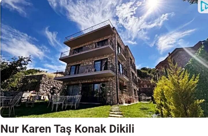 Mavi Ile Yeşilin Buluşması. Nurkaren Taş Konak - Bademli