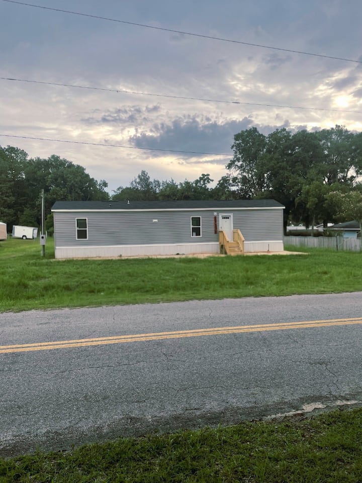 Welcome To Barry’s Bungalow - Dunnellon, FL