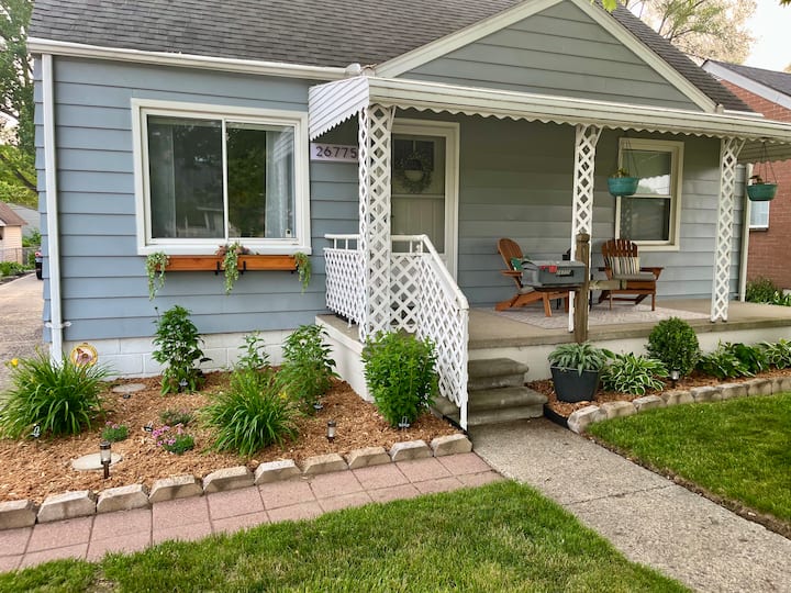 Pvt Upstairs Rm. Female Only, Attn Med Students - Ferndale, MI