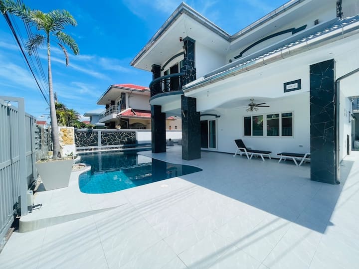 芭堤雅中天近海边六房别墅带泳池 - Pattaya City