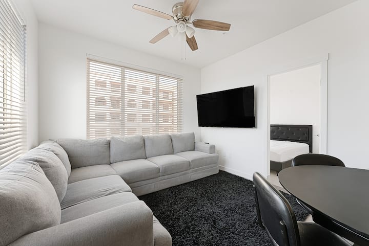 3 Bed 2 Bath Apartment Close To Transit & Highway - Surrey