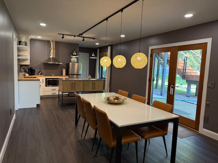 Modern Walkout Basement Apt - Minnesota