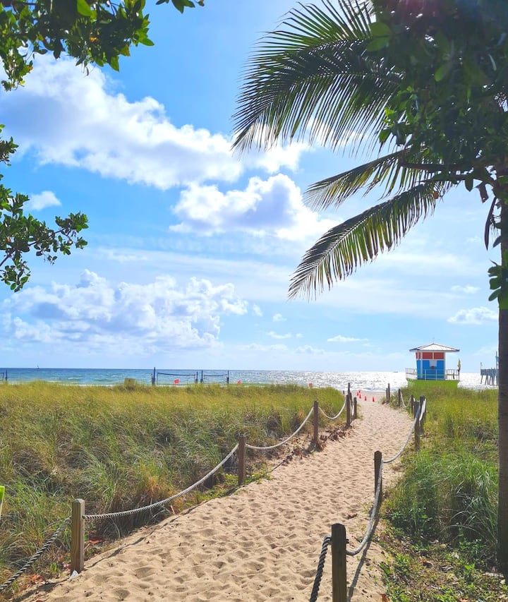 Walk To Beach | Quiet & Spacious Coastal Condo - Pompano Beach, FL