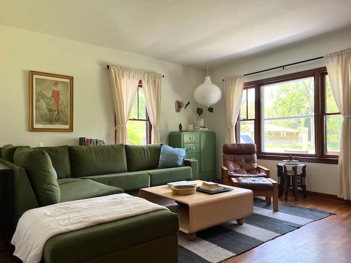 May Cottage Near Lake Michigan - Benton Harbor, MI
