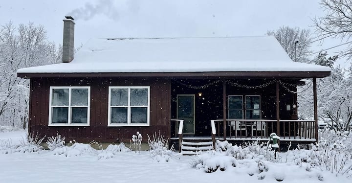 Cozy Winter Retreat | Quiet & Relaxing - Montague, MI