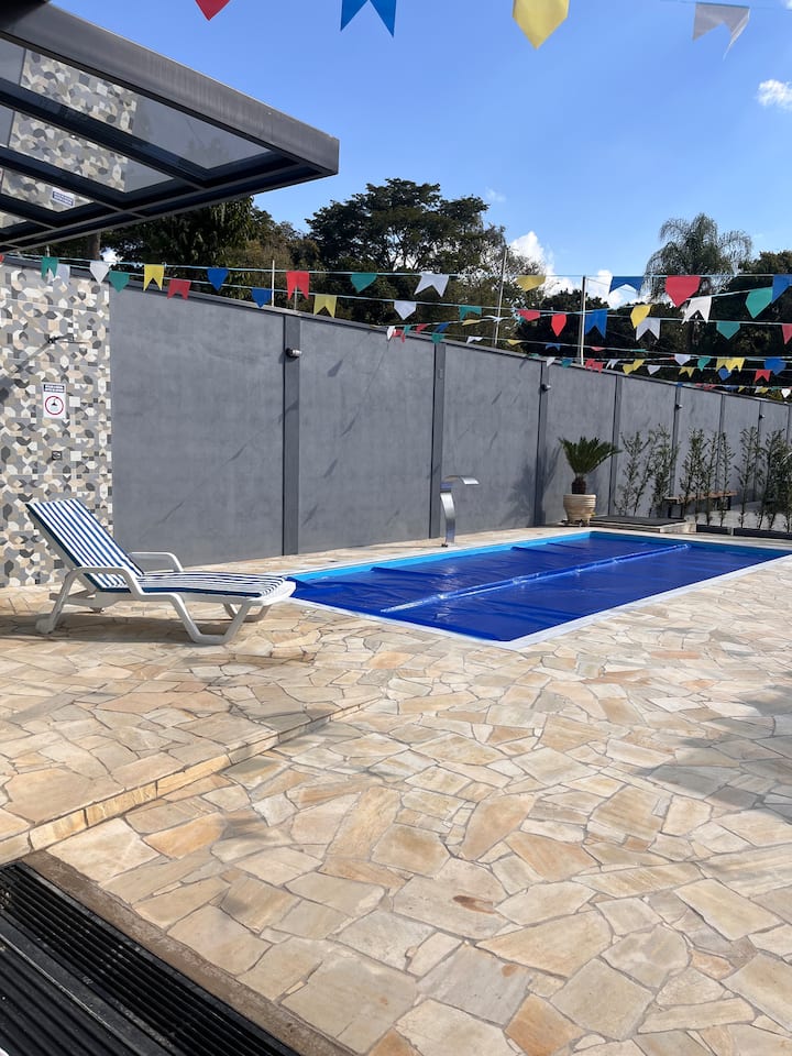 Chácara Em Atibaia
1 Quarto 2 Banheiros - Atibaia