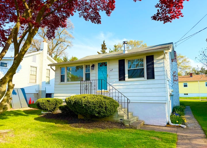 Charming Cottage By The Sea - Branford, CT