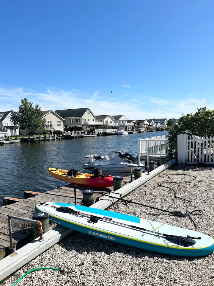 Baycation Bliss, Waterfront Views, Kayaks & Breeze - Tuckerton, NJ