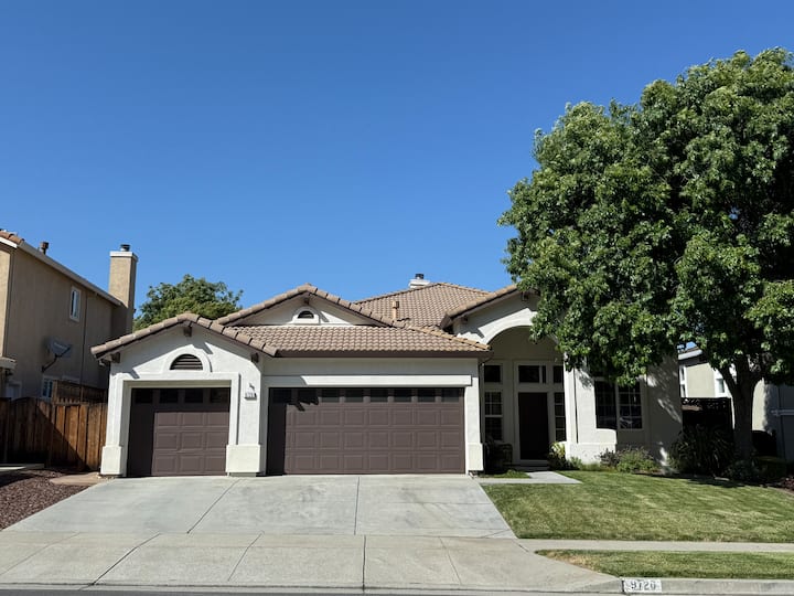 Lovely Single Family Home - Gilroy, CA