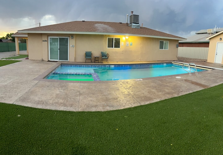 Family Pool House - Albuquerque, NM