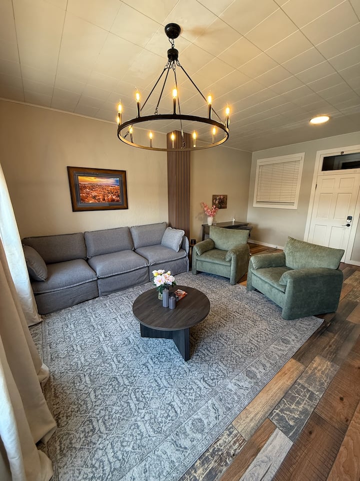Historic Main Street Apartment A - Panguitch, UT