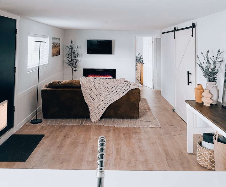 Cozy Modern Apartment
| Bright + Boho | - Meadow Lake, Malaga