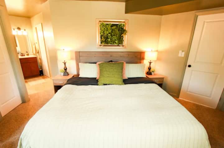 King Bed, Private Bath, Tv, Hot Tub, Near Trails - Big Bear, CA