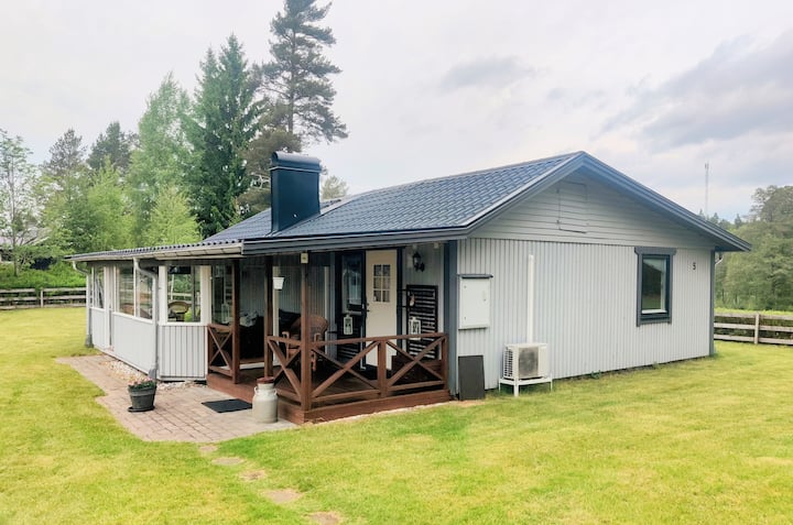 Sjönära Stuga I Sommaridyll - Taberg