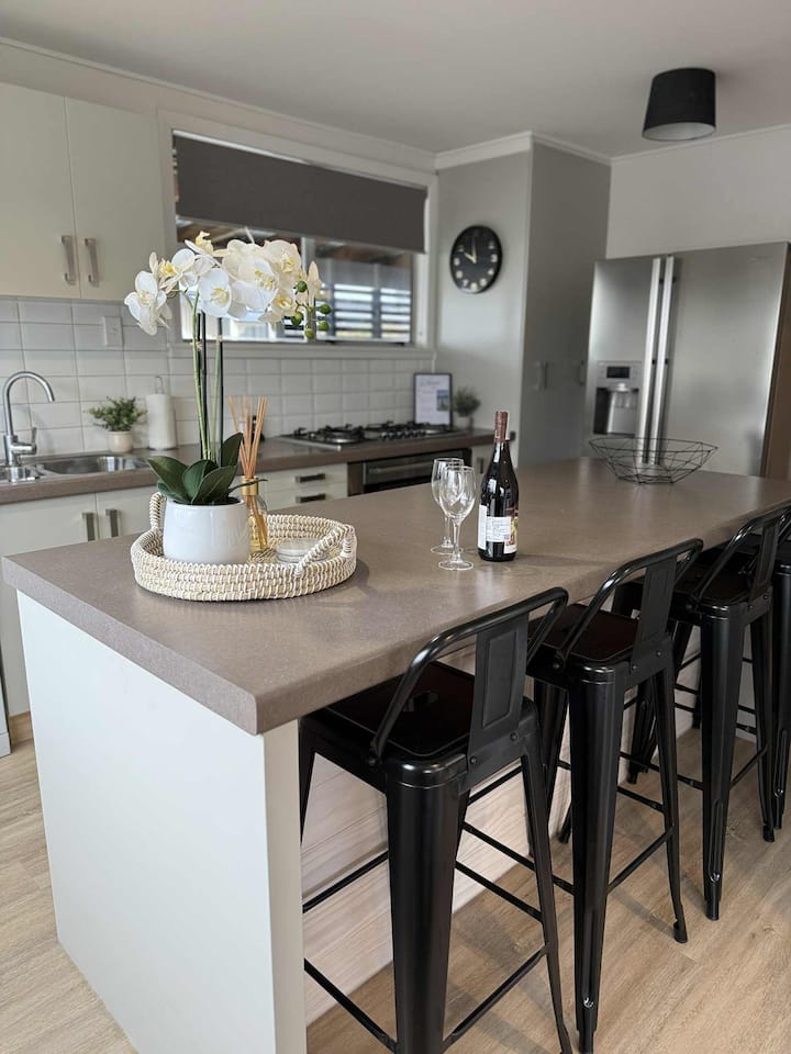 Relax @ Jollie - Cozy 3-bed Home, Central Twizel - Twizel