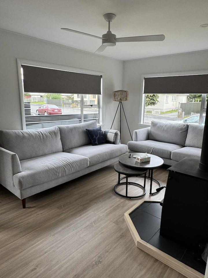 Relax @ Jollie - Cozy 3-bed Home, Central Twizel - Twizel