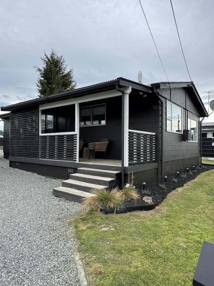 Relax @ Jollie - Cozy 3-bed Home, Central Twizel - Twizel