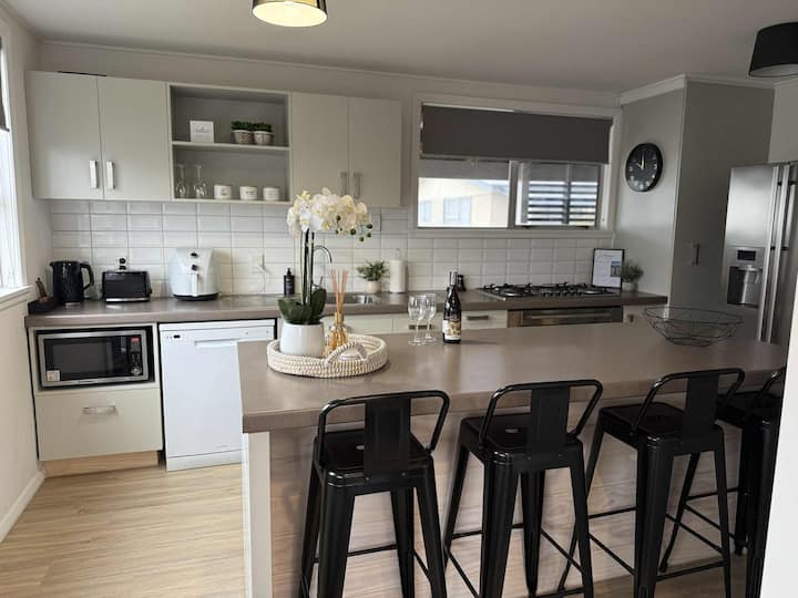 Relax @ Jollie - Cozy 3-bed Home, Central Twizel - Twizel