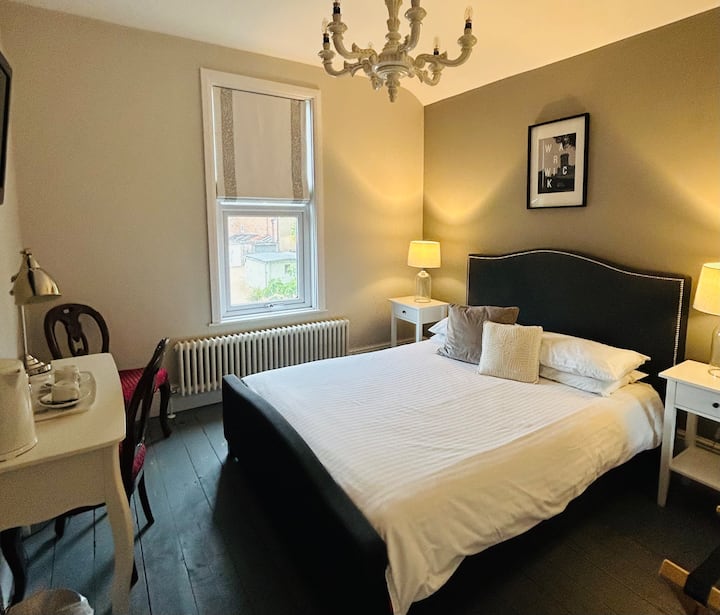 Cambridge Villa, Warwick - Leamington Spa