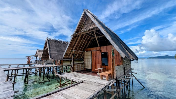 Dive Homestay Raja Ampat - Private Beach Access. - West Papua