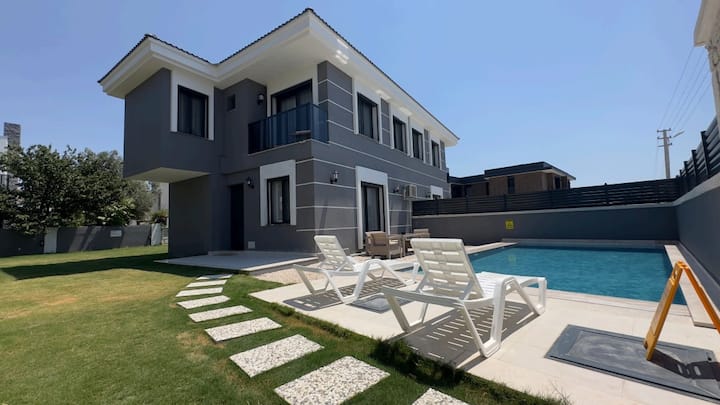 ÇEşme-reisdere | ÖZel Havuz | 3+1 Bahçeli Villa - Ildır