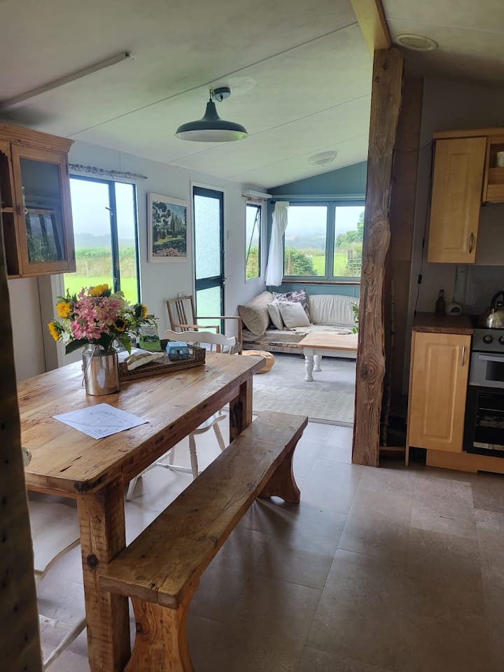 Large Cabin In Peaceful Crelly. - Helston