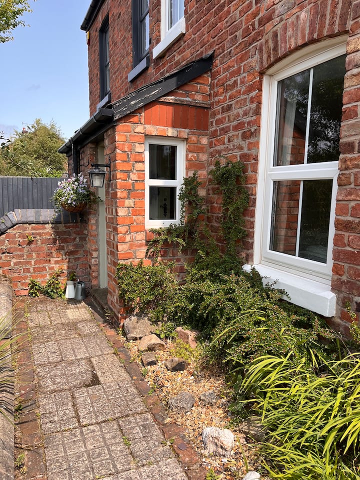 Cosy Cottage On The Coast. - Southport