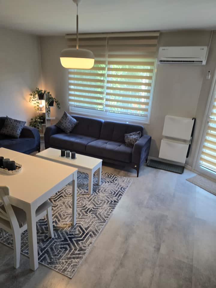 1+1 Keyifli Ve Guvenlikli Daire - İzmir Il