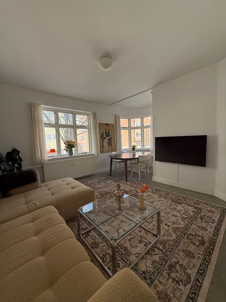 Stor Lejlighed Midt På Trøjborg - Aarhus
