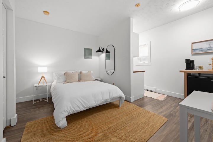 Comfy Downtown Bachelor Studio *Free Parking* - Halifax, NS, Canadá