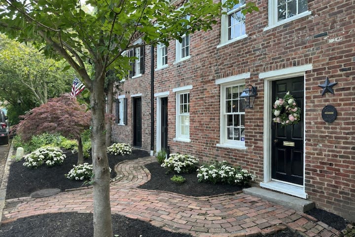 Historic Old Town Gem Only 1 Block From Waterfront - Alexandria, VA