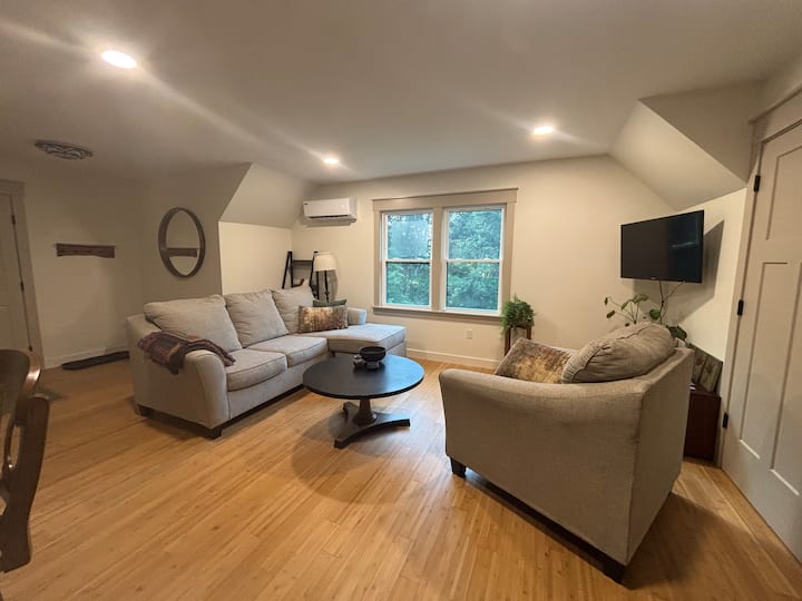 Forest View Apartment - Bloomington, IN