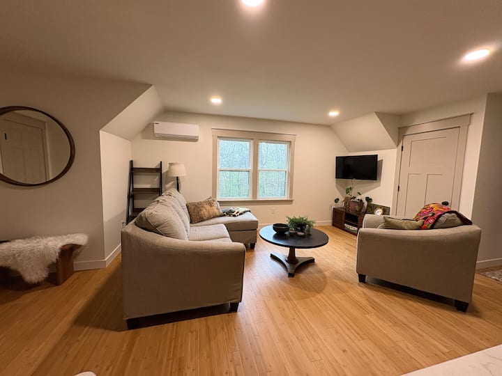 Forest View Apartment - Bloomington, IN