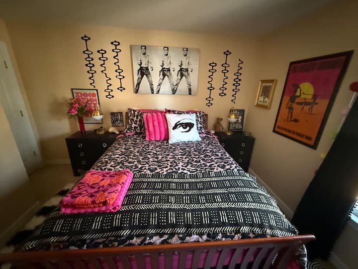 Elvis Endless Summer Queen Bedroom - Richmond, VA
