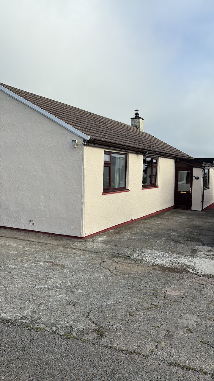 Troys Bungalow
With Hot Tub - Benllech