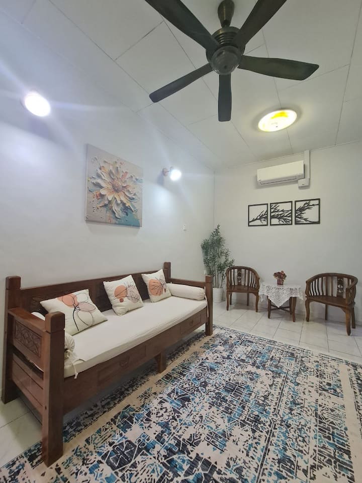 Wareesha Homestay, Corner Lot With Netflix - Padang Serai